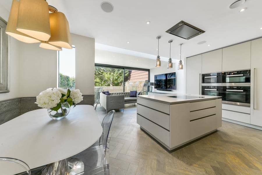 Home - E&M BUILDERS LTD